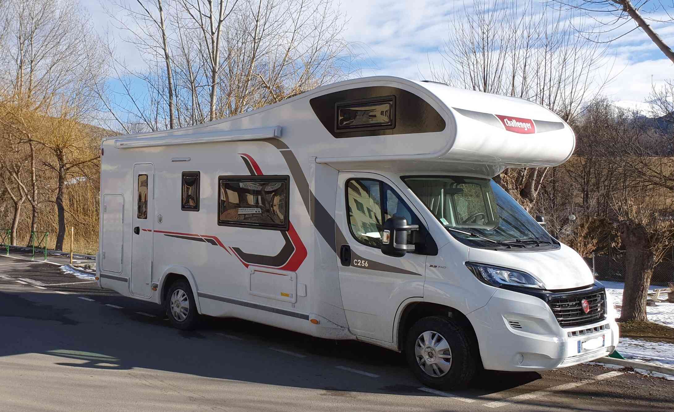 Location Camping car Capucine - TAURINYA (66) - CHALLENGER C256 | Hapee