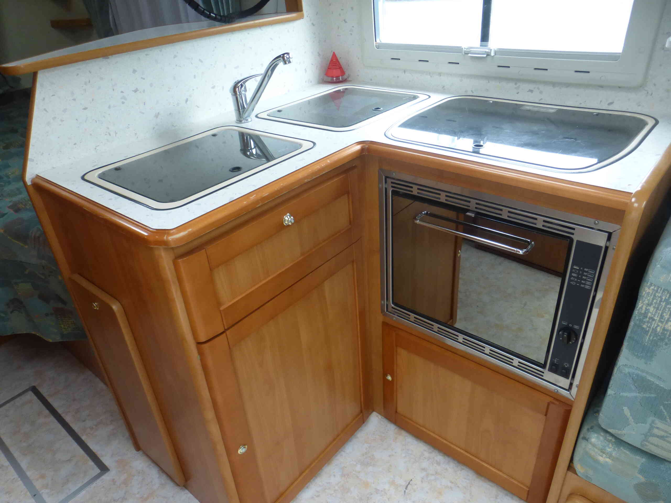 Location Camping car Profilé - ANGICOURT (60) - FLEURETTE GREBE | Hapee
